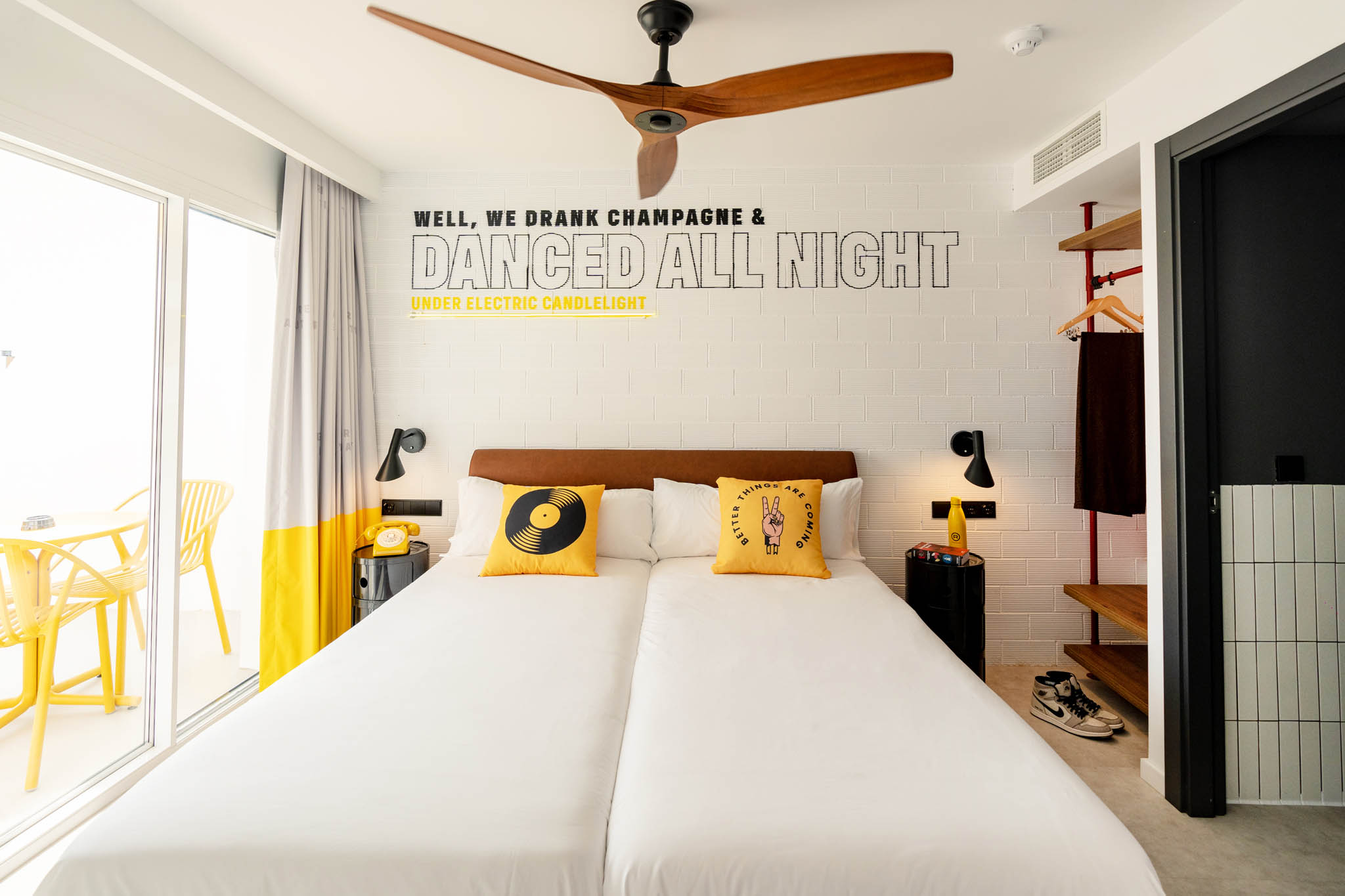 ryanslolas_01_living room_002.jpg