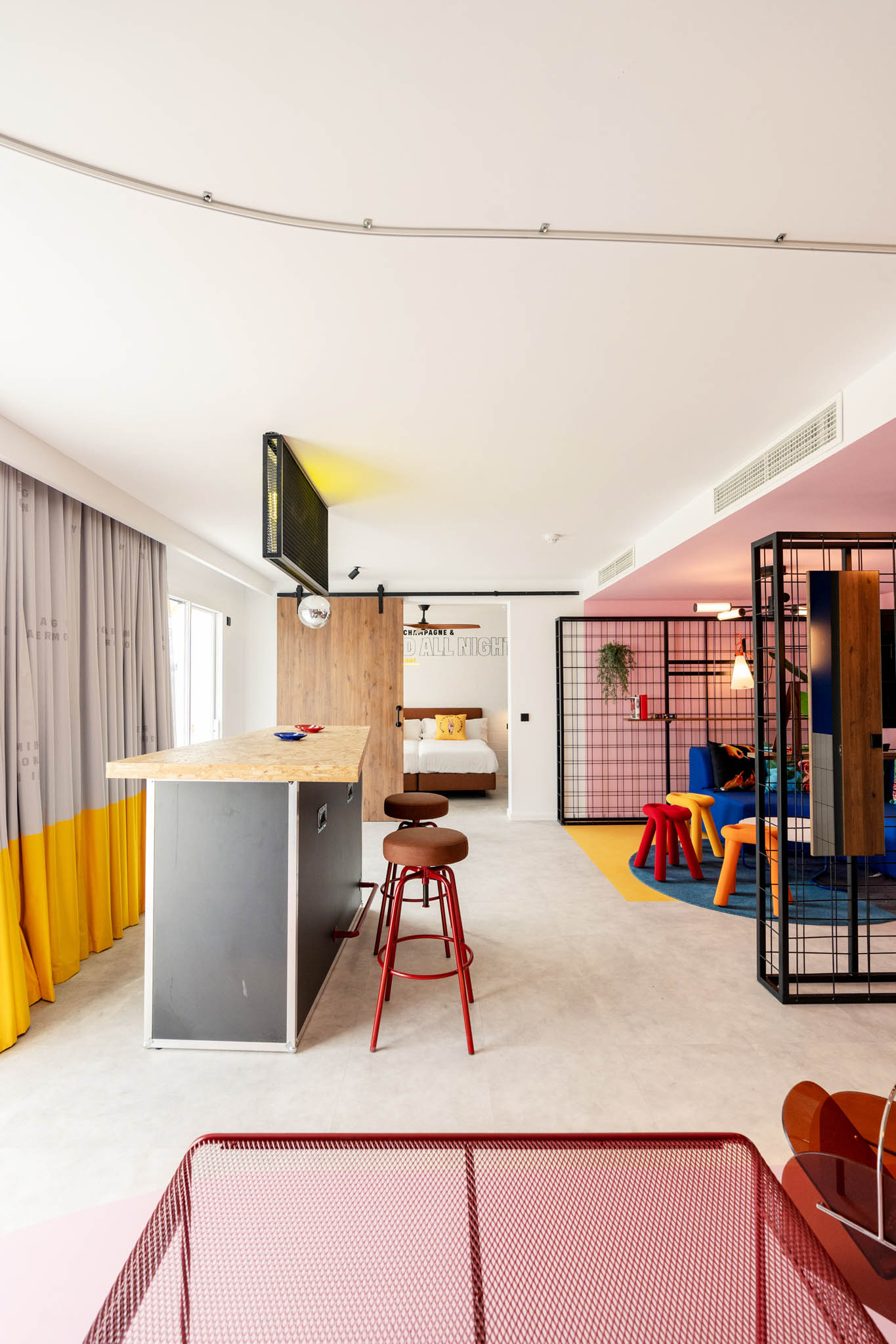 ryanslolas_01_living room_0020.jpg