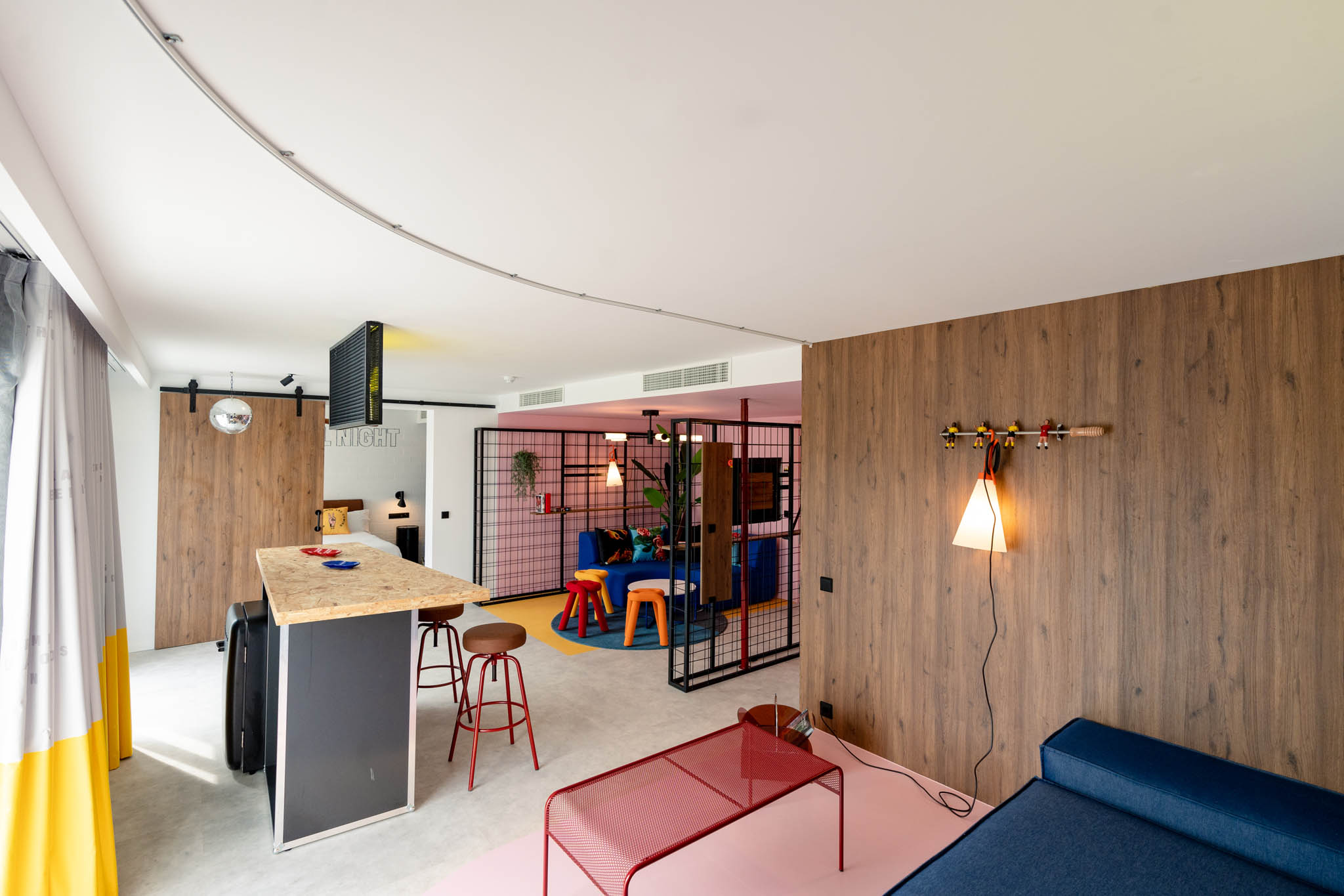 ryanslolas_01_living room_0021.jpg